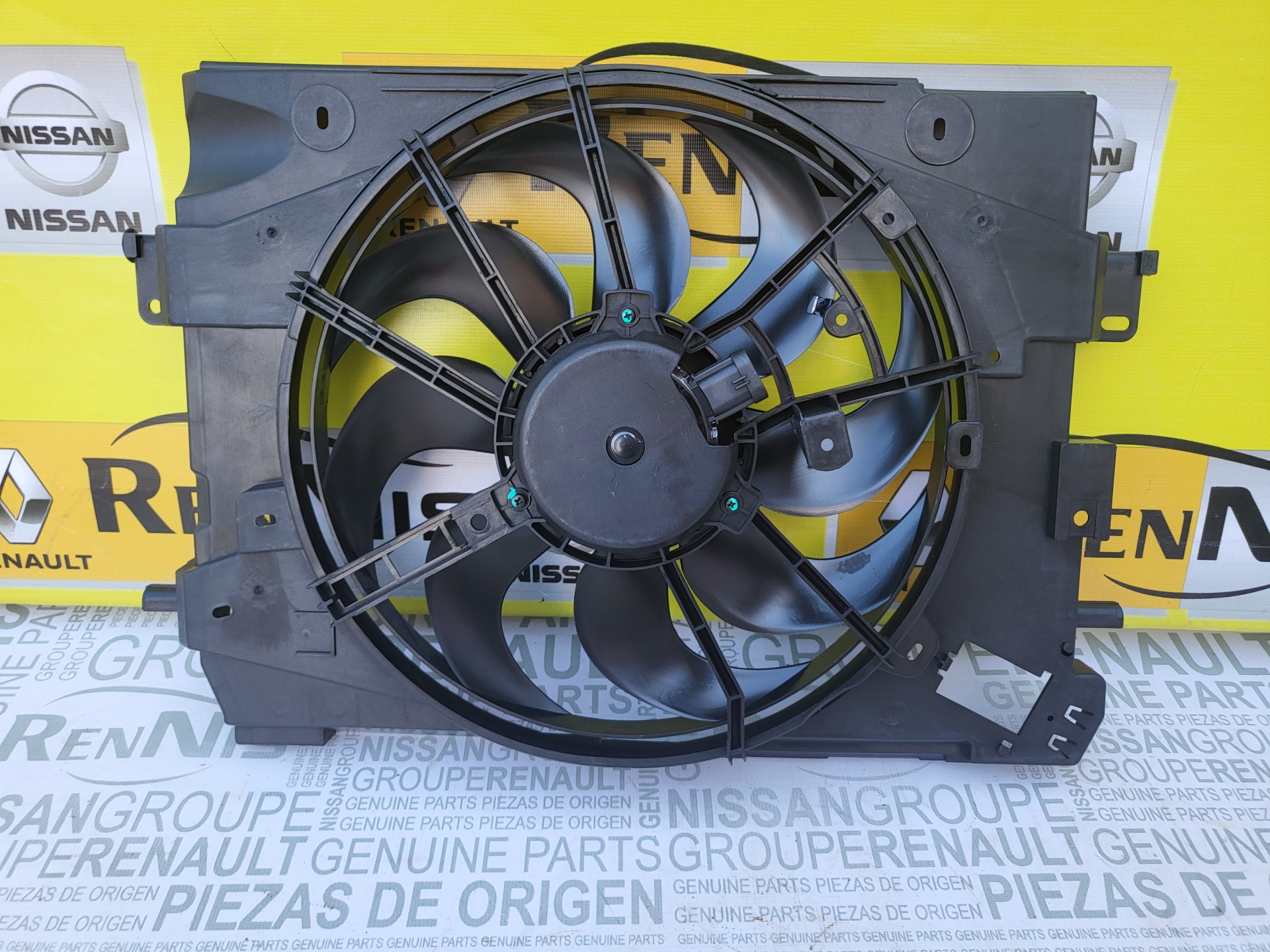 Рено Сандеро II Renault Sandero SW 2015г