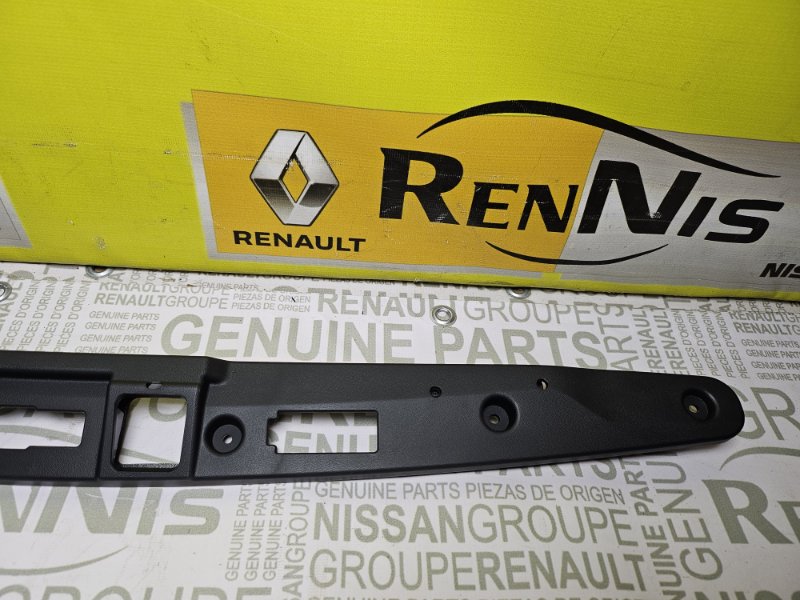 Рено Аркана накладка подсветки номерного знака НОВАЯ оригинал 265126267R