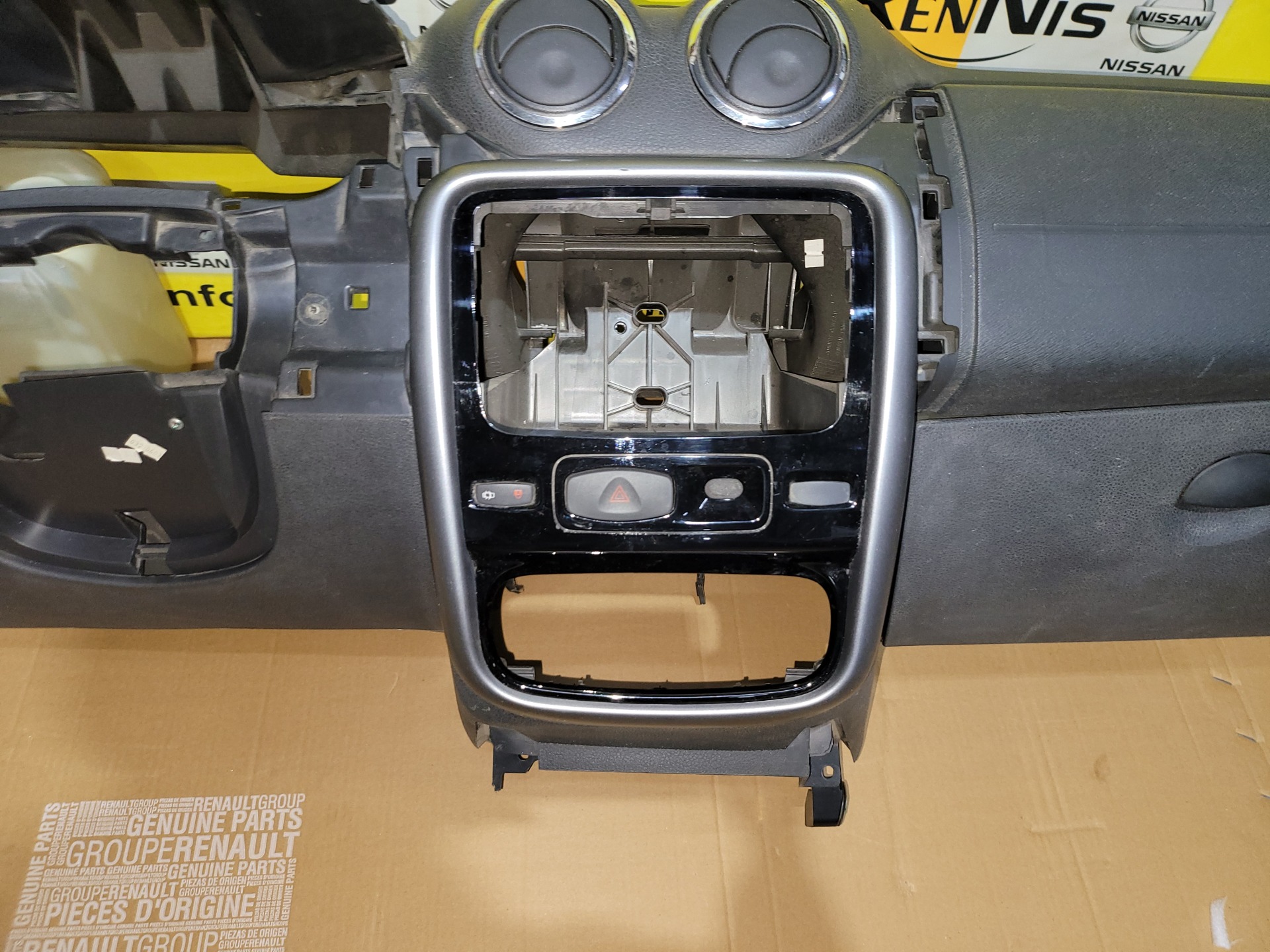 Рено Дастер 2 2021 NEW накладка противотуманки ЛЕВАЯ новая ОРИГИНАЛ ...