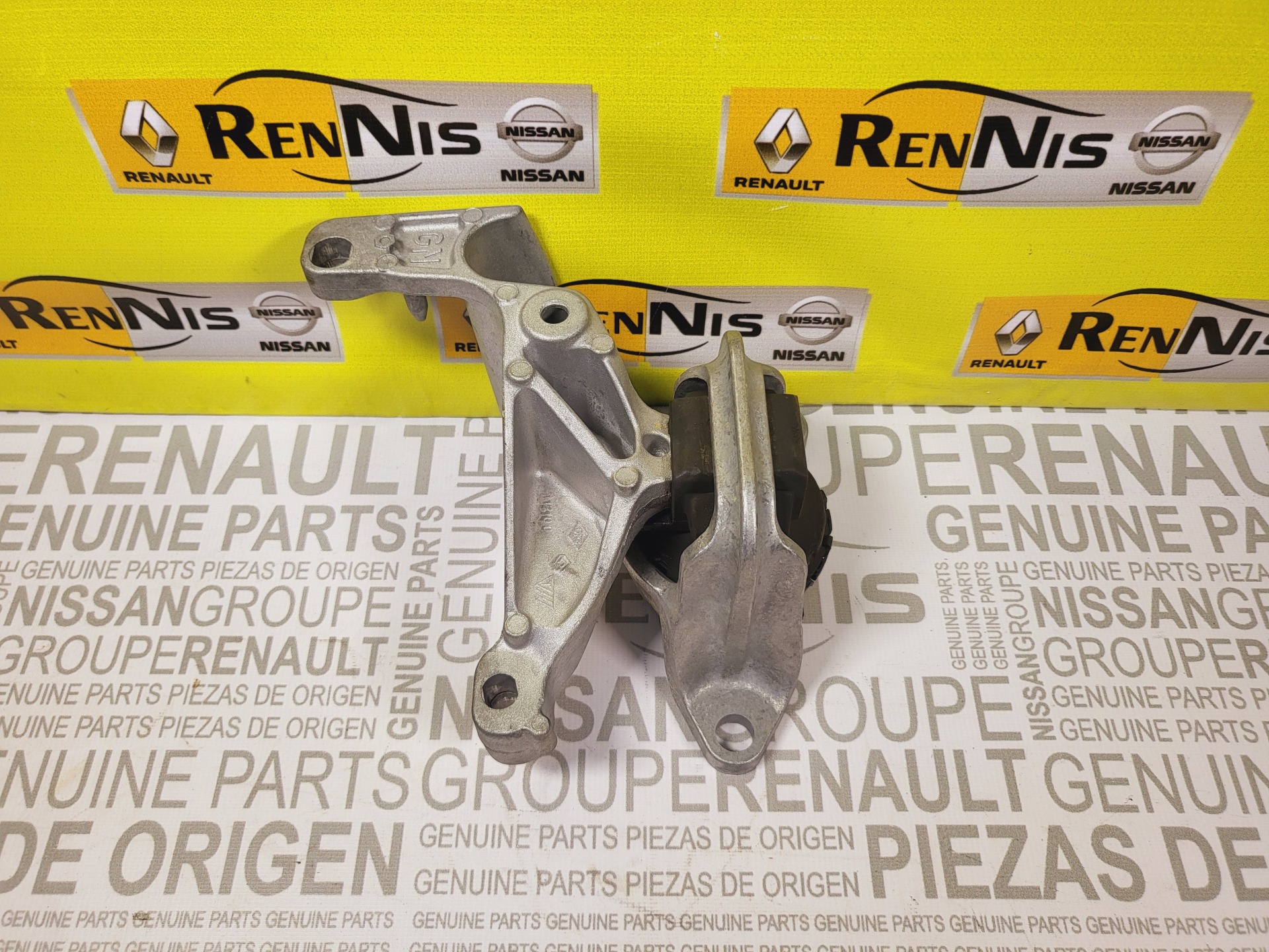 Рено Меган 3 ф2 решетка переднего бампера нижняя НОВАЯ аналог 622543916R