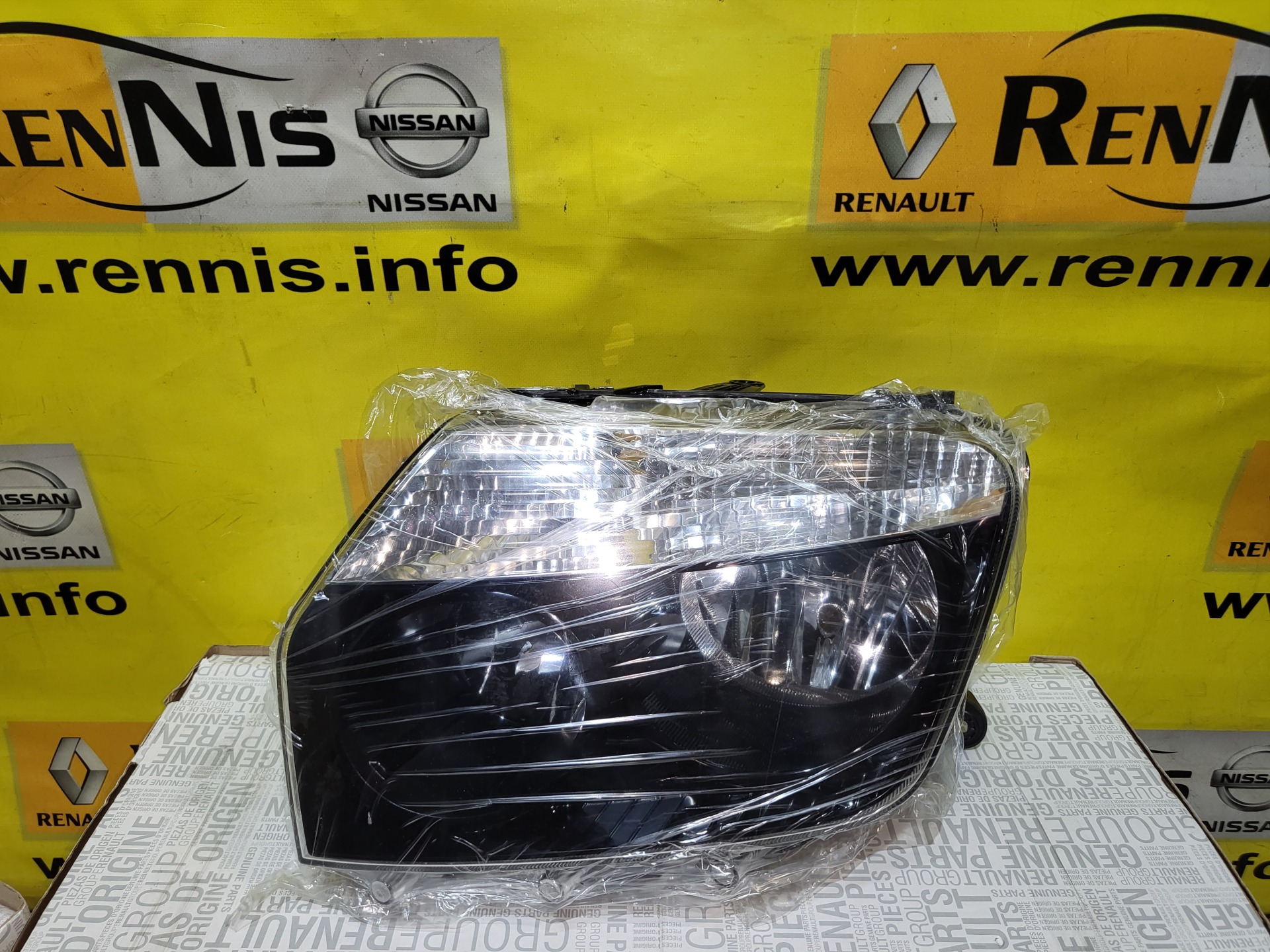 Рено Дастер фара левая черная новая оригинал 260609877R /260605370R №Я446