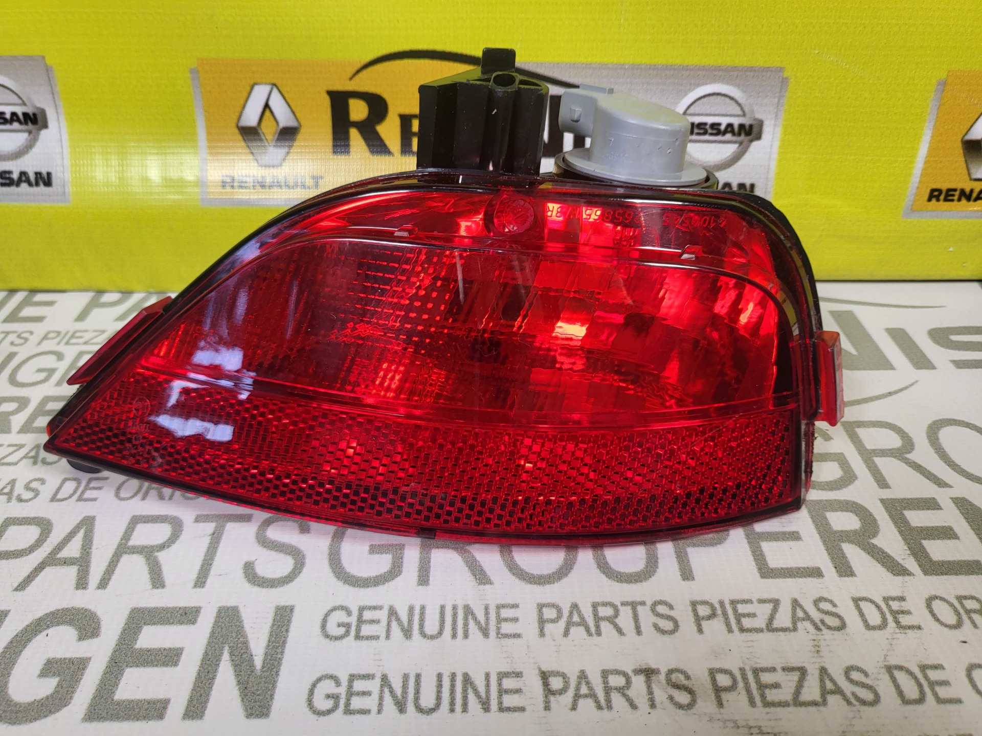 Рено Дастер 2 2021 NEW катафот левый НОВЫЙ оригинал 265855178R