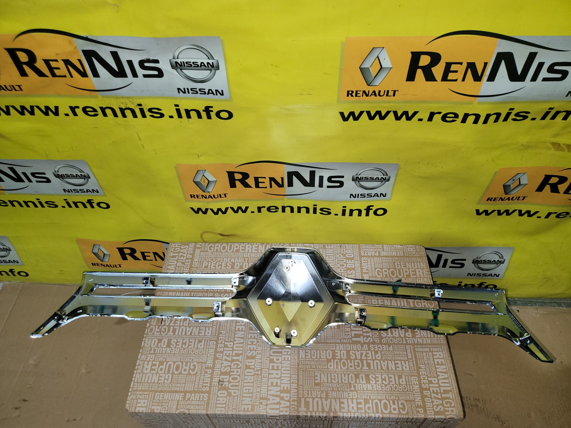 Рено Дастер 2 2015 хром решетки радиатора НОВЫЙ аналог 623827948R ...