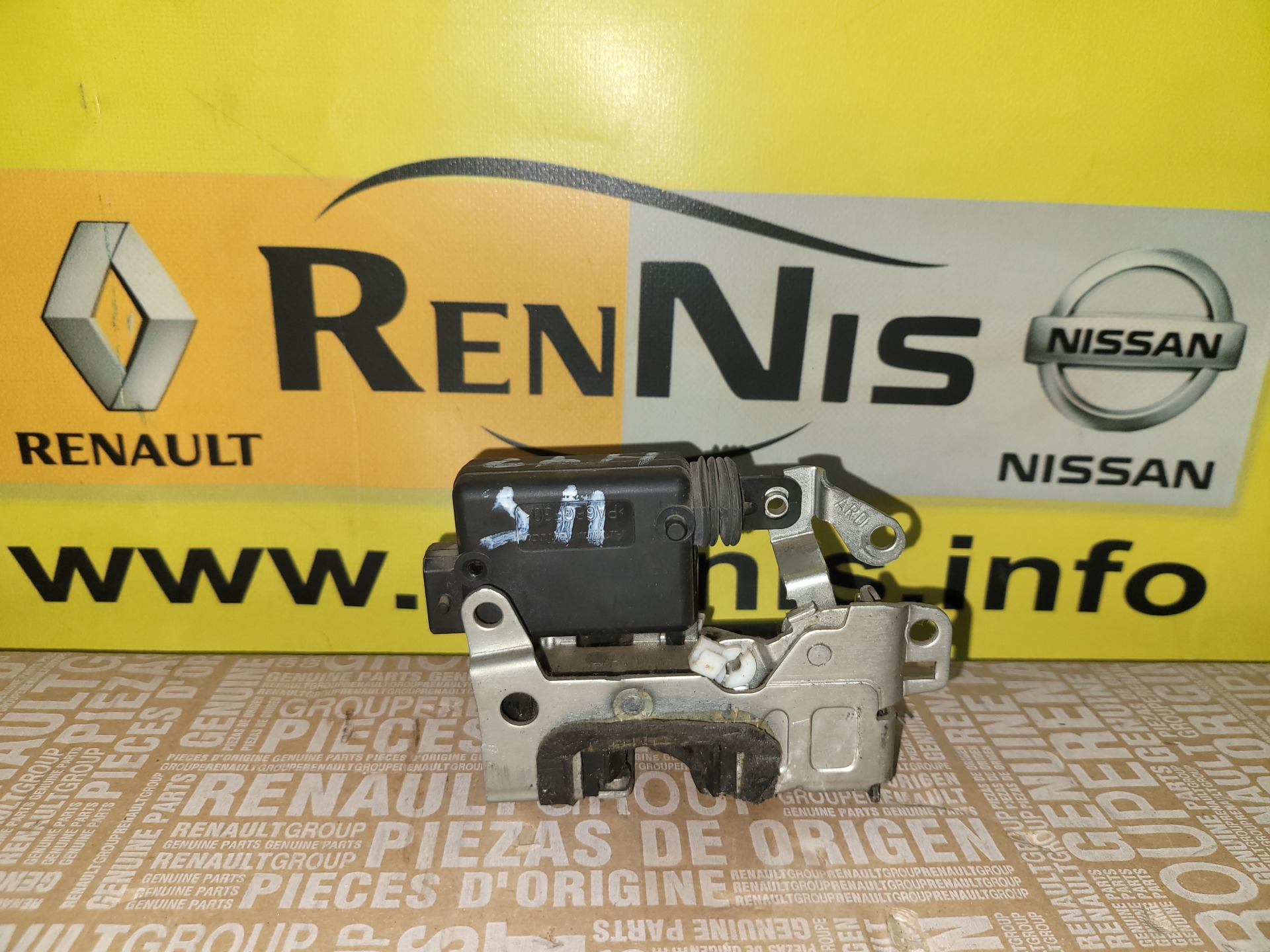 Рено Сандеро /Рено Сандеро степвей 2008г по 2013г.в.