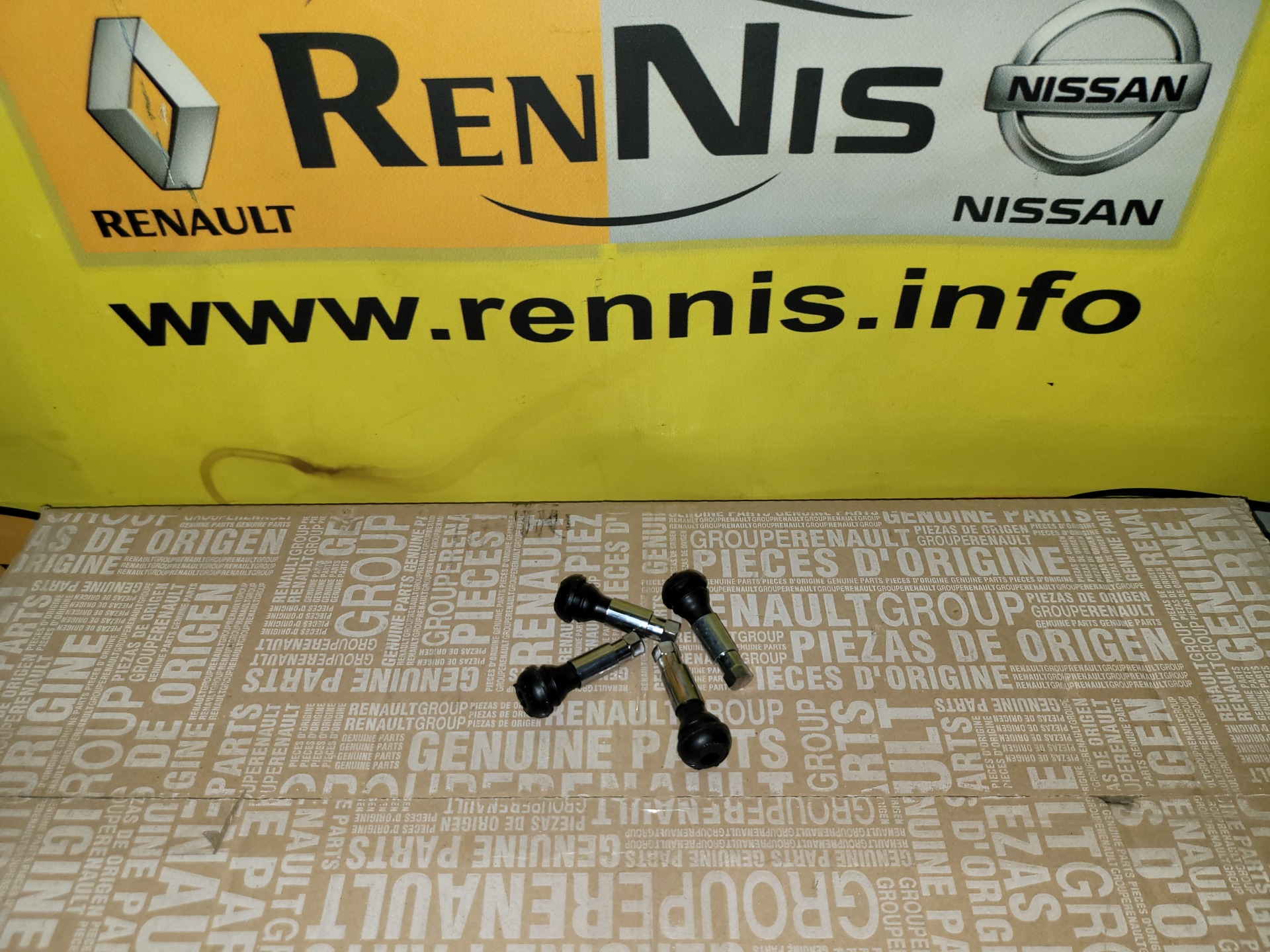 Рено Доккер панель передняя (телевизор) новый аналог 625049610R