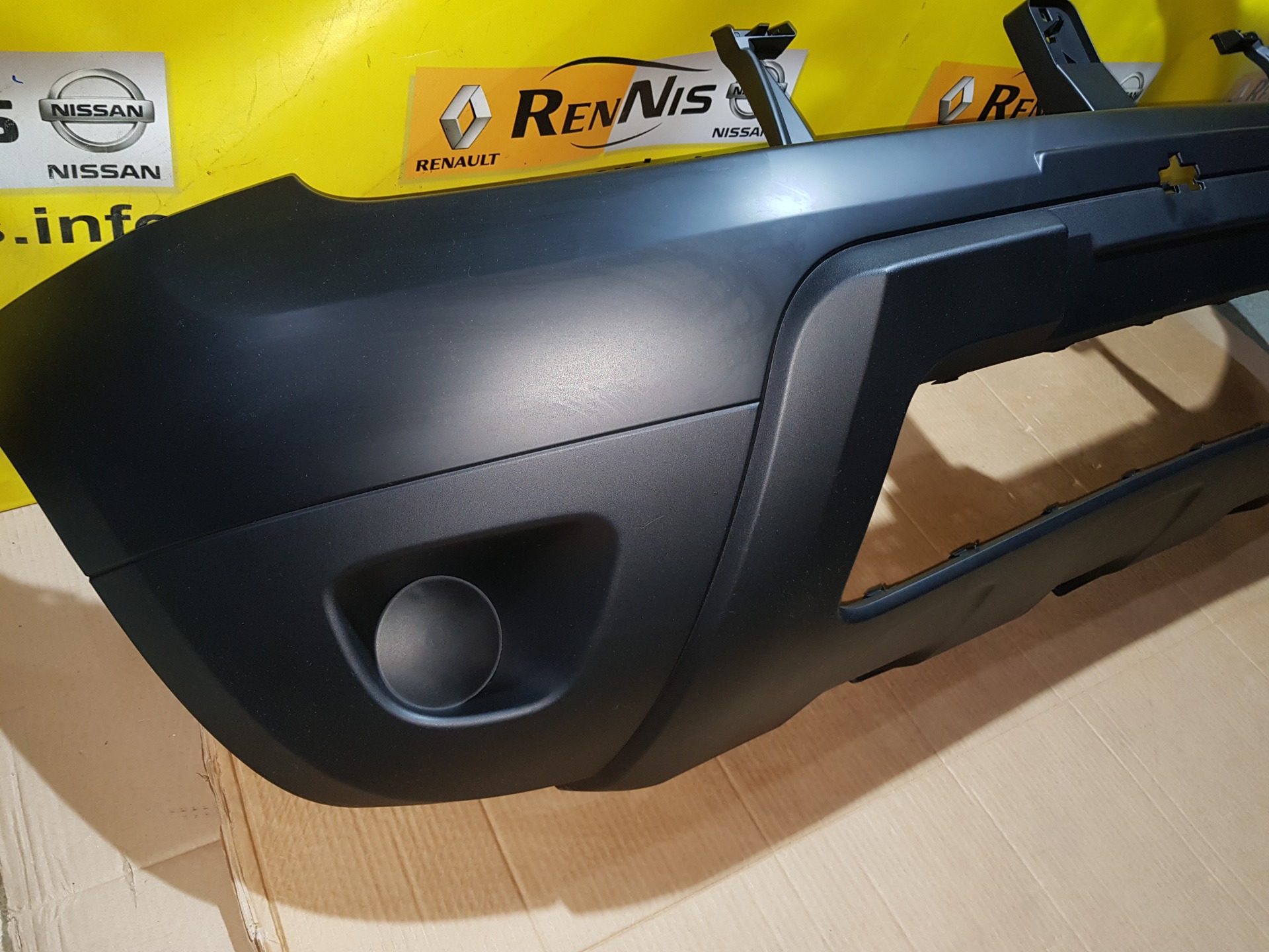 Рено Дастер бампер передний НОВЫЙ аналог 620220025R