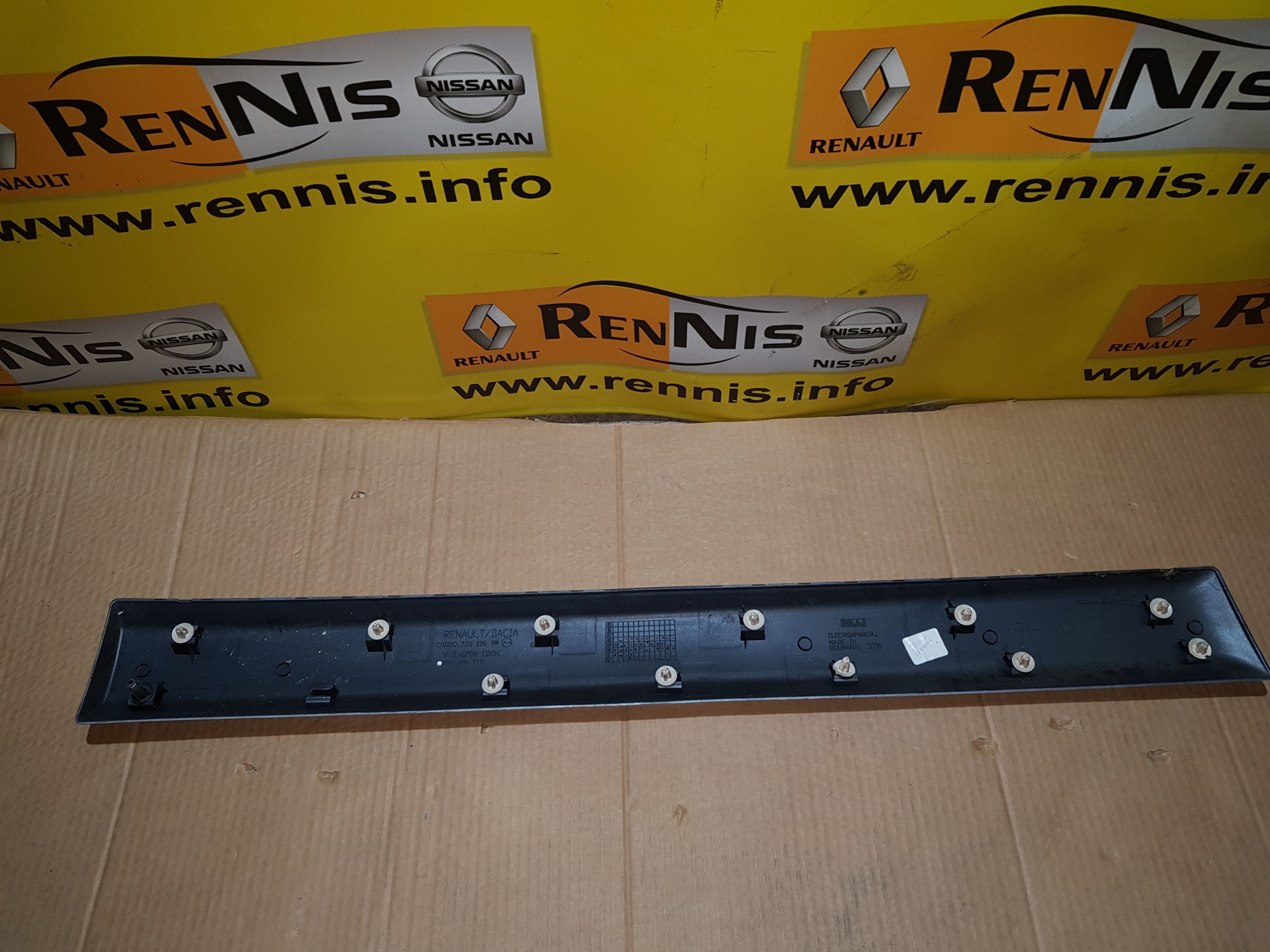 Рено Сандеро накладка двери передняя правая СЕРЕБРО оригинал 801869472R