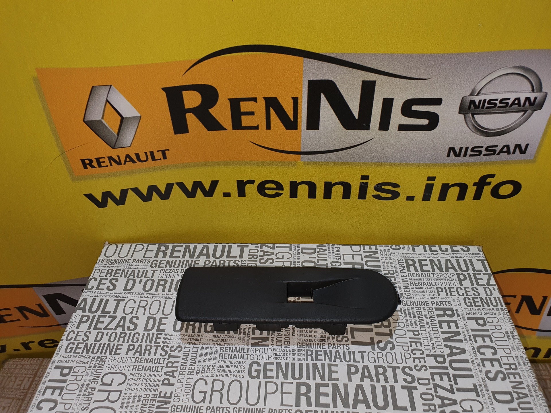 Рено Каптур накладка двери передняя левая с хромом оригинал 808218874R ...