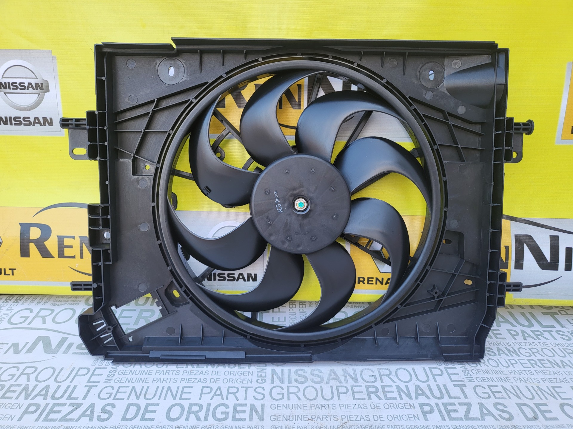 Рено Сандеро II Renault Sandero SW 2015г